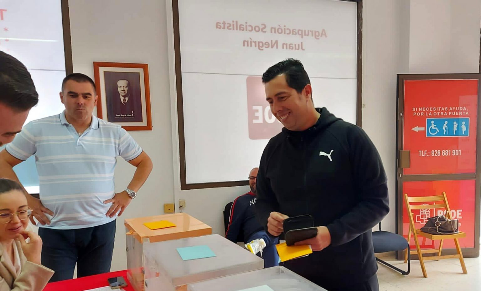 ALEJANDRO RAMOS (PSOE) PREMIA LA LEALTAD DE INÉS PULIDO Y HÉCTOR LEÓN ...